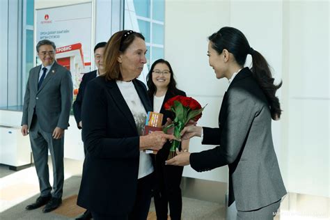 Австралийн Холбооны Улсын Парламентын Сенатын танхимын Ерөнхийлөгч хатагтай Сюзан Лаянсын албан