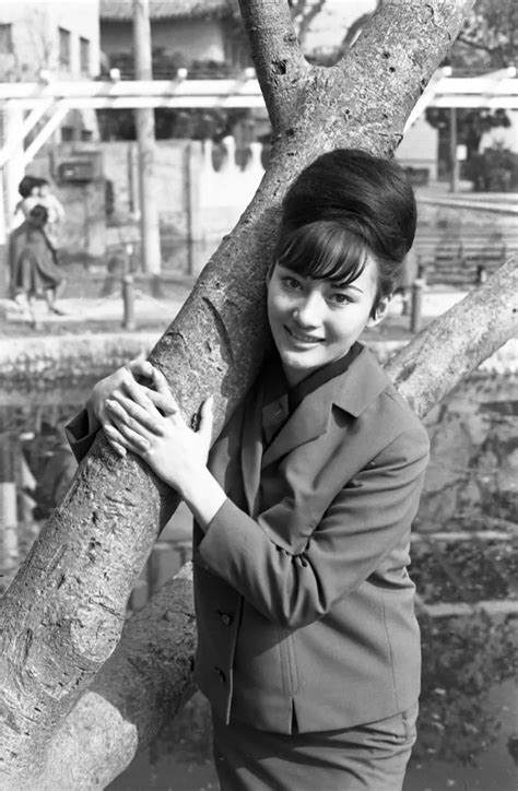 中国 第一美胸”与星二代订婚 网友：婆婆更美 禁闻网