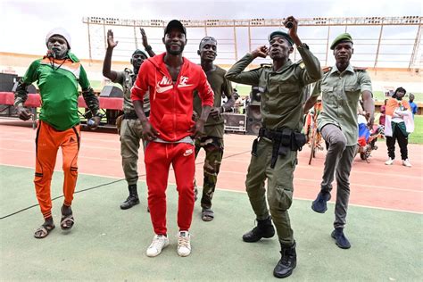 Что происходит в Нигере мятежники готовятся судить свергнутого президента и отражать военное