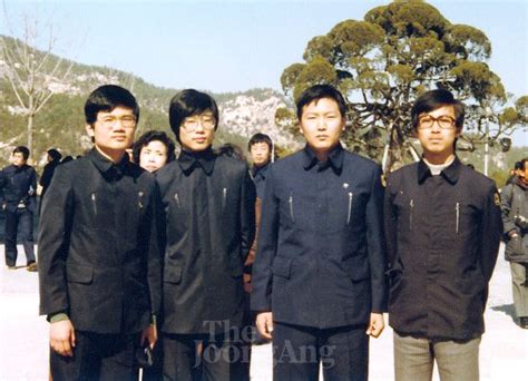 [단독]돌·가족·절친·학창시절 다 구했다 사진으로 본 윤석열