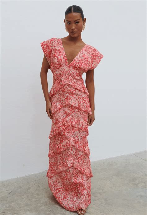 Pretty Lavish Timeless Silhouettes