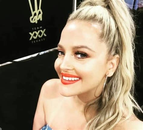 زندان رفتن الکسیس تگزاس پورن استار در هتل آمریکا عکس