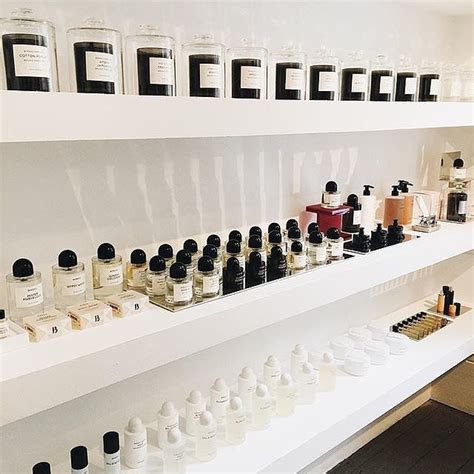 6 Easy Ways To Instantly Declutter Your Vanity