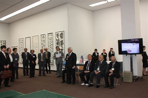 第77回謙慎書道会展デモンストレーション席上揮毫開催