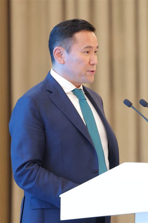 Д Энхтүвшин Төсвийн урсгал зардлыг ингэж өндөр батлах юм бол УИХ бараг тарчихсан нь дээр