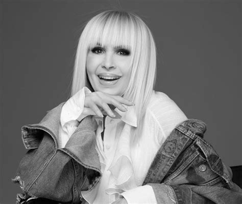 Лили Иванова сподели карикатура на себе си по повод първи април Снимка Хай Клуб