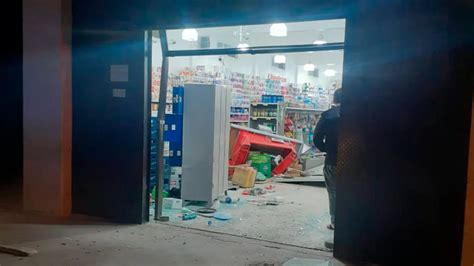 Impactante Robo En Un Supermercado Chino De La Plata Rompieron El Port N Con Un Auto Y Se