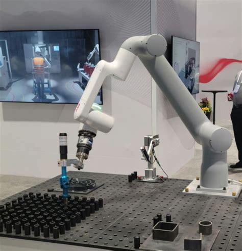 Accuracy And Programming Tools For Robot And Cobot Applications