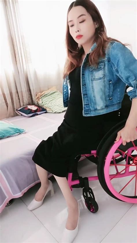 Pretty In Pink Wheelchair Em Inglês