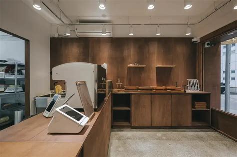 귀여운 어닝 간판 우드톤 부산 14평 베이커리 인테리어 부산 수영구 광안동