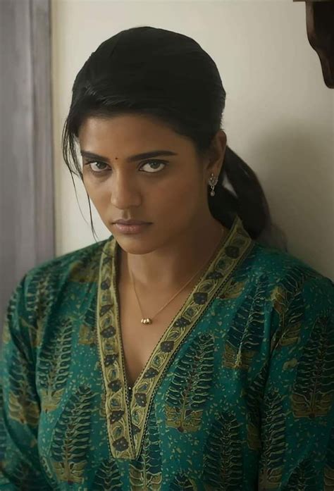 Aishwarya Rajesh Beautiful Smile Women Actress Hot Photoshoot