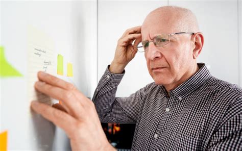 6 тихих симптомов деменции которые часто обостряются летом