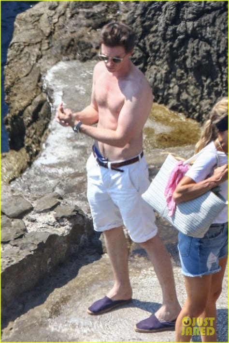 Photo Eddie Redmayne Shirtless In Italy 14 Photo 4339519 Just