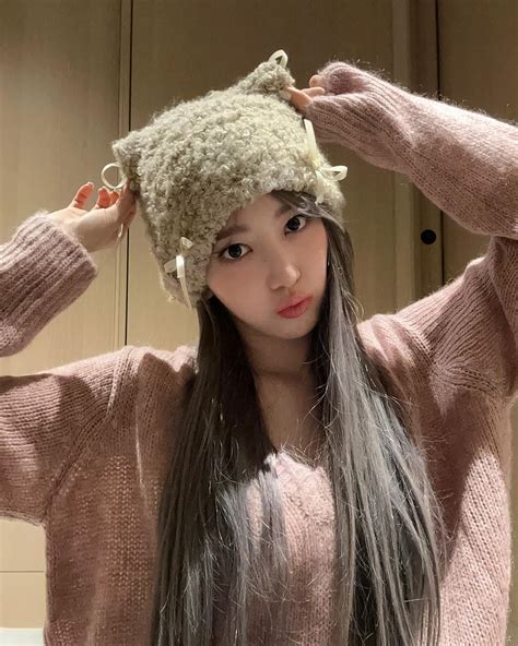 더쿠 3개월만에 엄청나게 성장한 르세라핌 사쿠라 뜨개질 실력