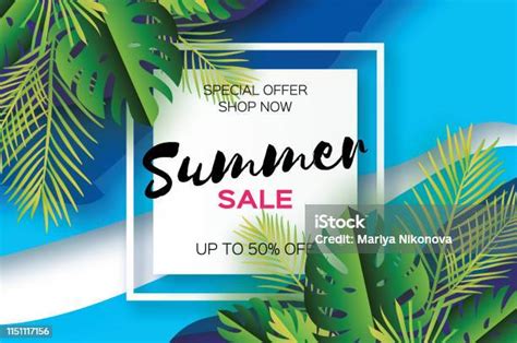 최신 유행 여름 판매 템플릿 배너입니다 종이 잘라 아트 열 대 야자수 잎 식물 이국적인 하와이 텍스트에 대 한 공간입니다 정사각형 프레임 어두운 녹색 정글 꽃 배경입니다