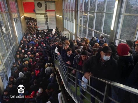 მეტრო დიდუბე ამ წუთებში რა ხდება მეტროში