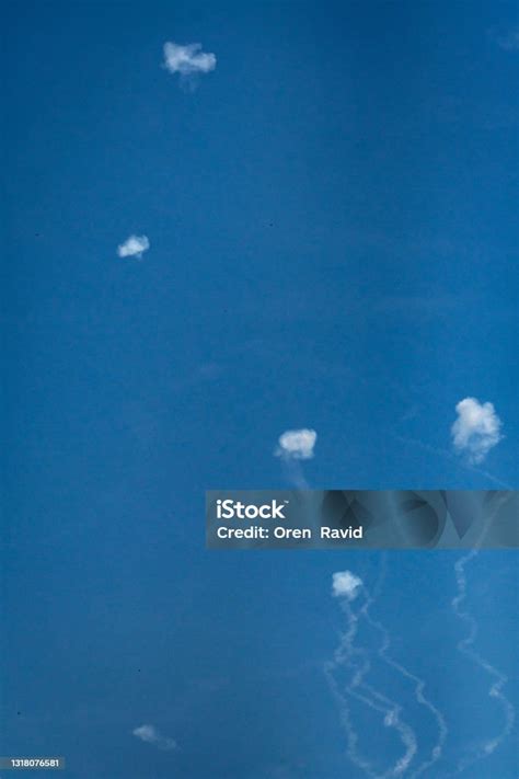 하마스 로켓 남부 이스라엘에 대한 이스라엘의 철 돔 미사일 요격 시스템의 고립 된 클로즈업 0명에 대한 스톡 사진 및 기타 이미지 Istock