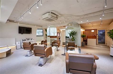 심플한 모던내추럴 컨셉 붙임저리 30평 미용실 인테리어 강남구 논현동