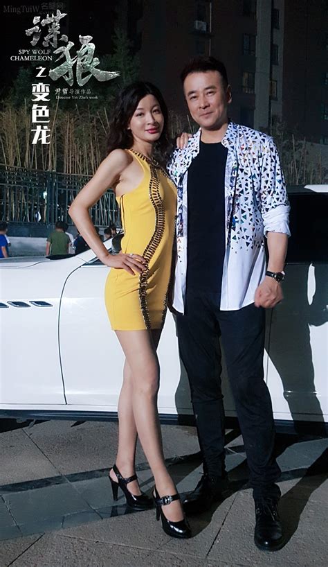 钟小丹在拍摄《谍狼之变色龙》时秀自己的丝袜长腿（23） 图片 名腿网