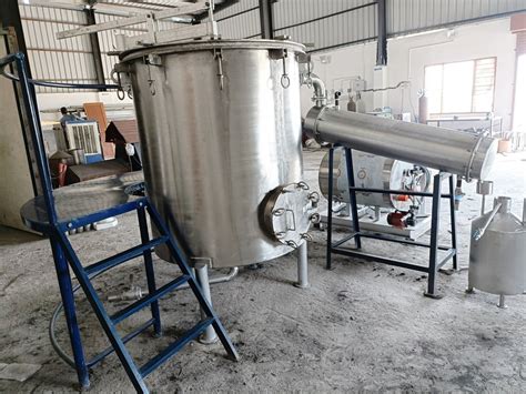 Distillation Unit Provider For Essential Oil Capacity 1 Ton Per Day