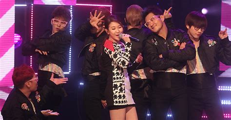 [포토엔]피프틴앤드 백예린 남성들 시선 한 몸에