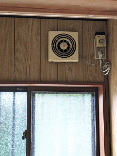 戸建て トイレ のリフォーム施工事例。トイレの換気扇交換 サニエホーム合同会社