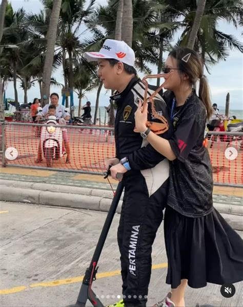 มินนี่ ภัณฑิรา เปิดตัวคบ ไฮโซกี้ สราวุธ เรียกคนพิเศษ ลั่นรักต่างวัย 17 ปี สุดแฮปปี้