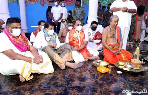 යාපනයේ භටපිරිස් හින්දු භක්තිකයන් සමඟ එක්ව ‘දීපවාලි උත්සවය සමරයි Sri