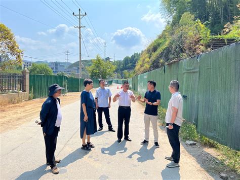 芹阳办事处党工委书记郑凯一行调研古溪路创文工作