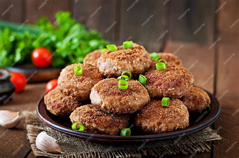 Premium Photo Juicy Delicious Meat Cutlets On A Wooden Table In A Rustic Style