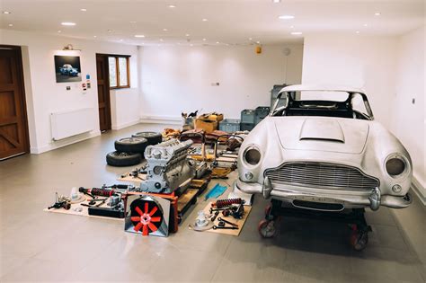 De Koper Van Deze Aston Martin Db5 Uit 1964 Heeft De Sportauto Zelf In