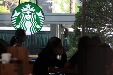 ‘우리 중국서 나갑니다 스타벅스 사업 지분매각 검토