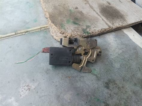 Задна лява брава за Ситроен Саксо 2001 год Други авточасти Резервни части консумативи