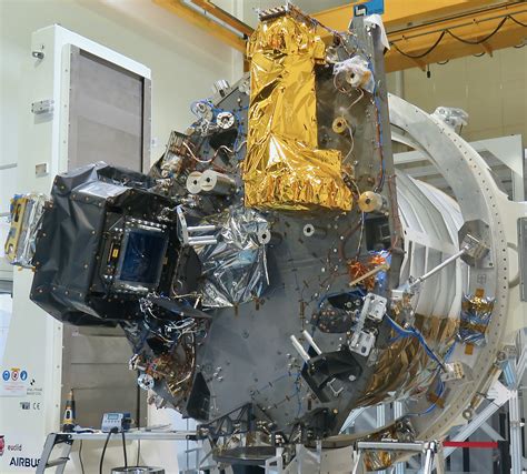 Esa The Vis And Nisp Instruments On Euclids Payload Module