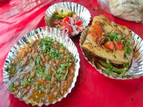 Know How To Make Street Style Lip Smacking Chole Kulche Or Matar Kulche