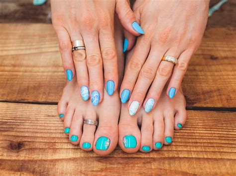 Smalti Gli Abbinamenti Trendy Per Le Unghie Di Mani E Piedi The Wom