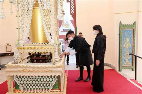 ในหลวง พระราชินี เสด็จฯ พระราชทานเพลิงศพ ม จ ภีศเดช รัชนี