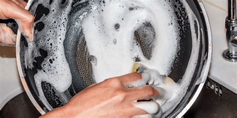 How To Remove Rust From Cast Iron Pans World Of Pans