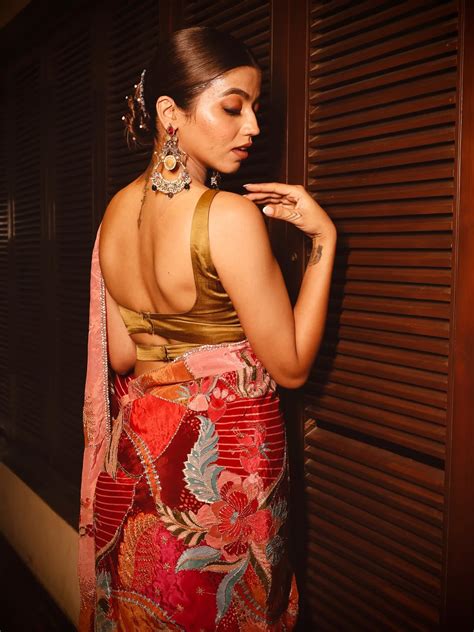 Singer Juilee Joglekar Maharashtra State Marathi Film Awards 2025 Glamorous Look