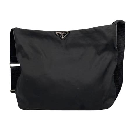 Prada プラダ ショルダーバッグ バッグ ナイロン ブラックの買取実績 【tv取材多数！】ブランド品の買取・査定なら【ブランドオフ】