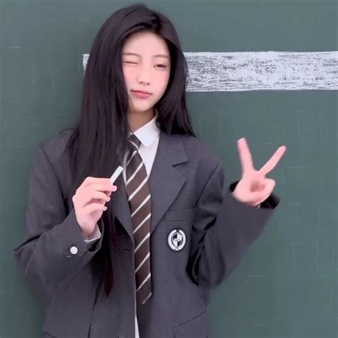 Pin By ⋆ 𝓈𝓊𝓂𝓂ℯ𝓇 𐙚˚ On Illit In 2025 Girl The Girl Who Lucky Girl