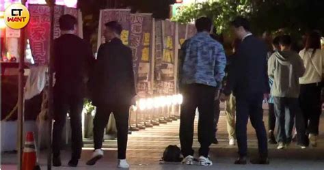 Zheng Yuanchang Was Witnessed Drunk Hug In The Middle Of The Night