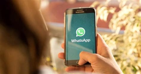 Whatsapp Introduces Translucent Tab Bar For A Stylish Experience