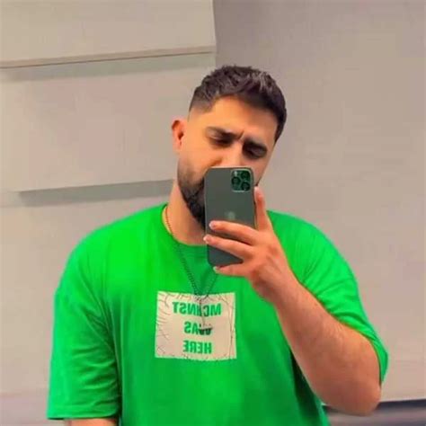 دانلود آهنگ محمد امیری جایی نمیری کیفیت اصلی Mp3