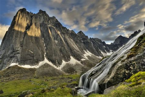 Nahanni Valley The Mysterious Headless Valley And Its Dark