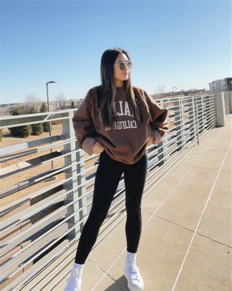Sweatshirt Leggings Leggings And Top Outfit How To Style Sweatshirts