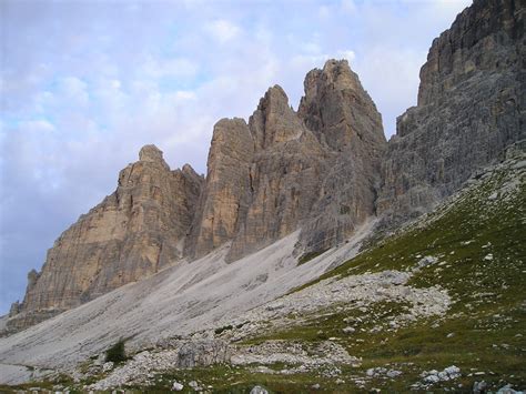 무료 이미지 경치 록 황야 보행 하이킹 언덕 모험 골짜기 형성 낭떠러지 높은 이탈리아 험한 지역 국립 공원 산등성이 정상 회담 상승