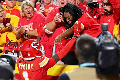 Chiefs Xavier Worthy Runs For A Touchdown Presents Ball To His Mom On