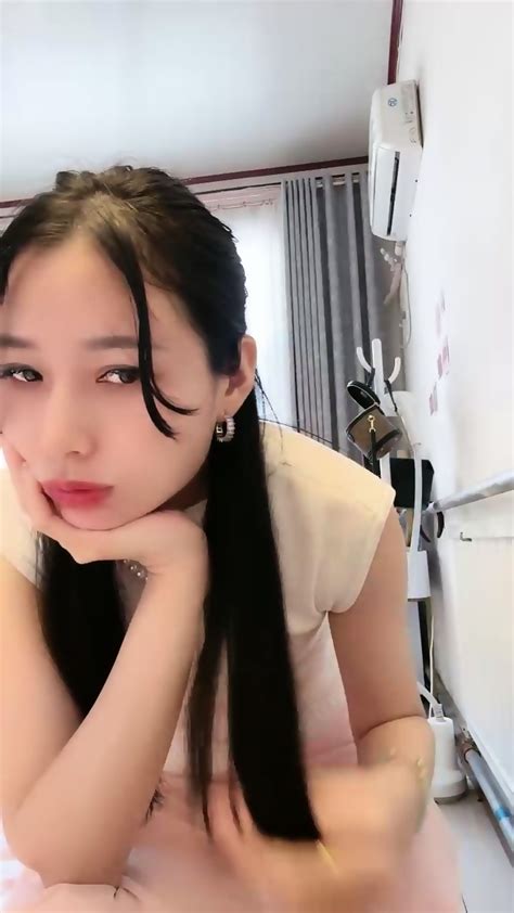 气质美少妇的诱惑搔首弄姿摆姿势，脱掉裙子揉骚穴 Eporner