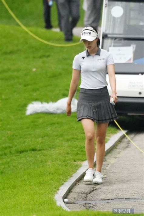 Bc카드·한경 레이디스컵 2022 유효주 아스팔트 사이 끼어버린 볼